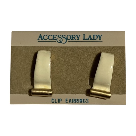 Accessory Lady | Jewelry | 35 Vintage Accessory Lady Gold Tone White ...